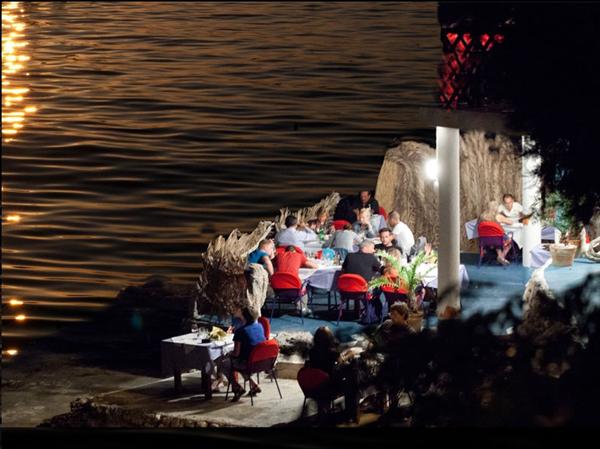 RESTORAN MOLI ONTE, VL. BONICA SOLDIĆ Milna otok Hvar, Hvar